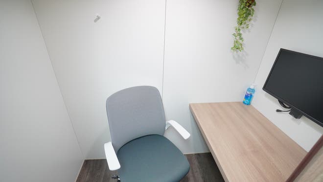 <シュシュWork新大阪No.4>完全個室💼Wi-Fi📶モニター🖥テレワーク/ZOOM/自習/作業場所の写真2