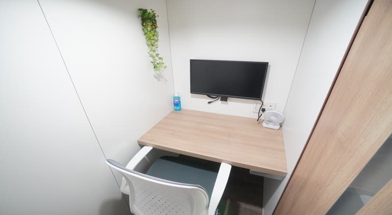 ＜シュシュWork新大阪No.4＞完全個室💼Wi-Fi📶モニター🖥テレワーク/ZOOM/自習/作業場所