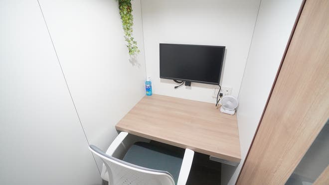 <シュシュWork新大阪No.4>完全個室💼Wi-Fi📶モニター🖥テレワーク/ZOOM/自習/作業場所の写真1