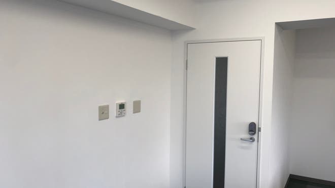 【JR神戸駅前徒歩2分】落ち着いた10F貸会議室。ZOOM会議に使える大型モニター、WEBカメラあり!の写真3