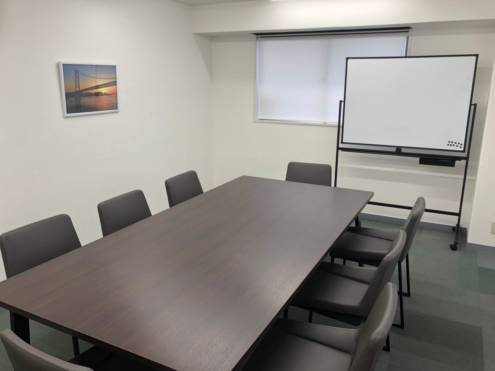 【JR神戸駅２分】８名少人数打合せ用１０F貸会議室。高速Wi-Fi、ホワイトボードあり。の写真4