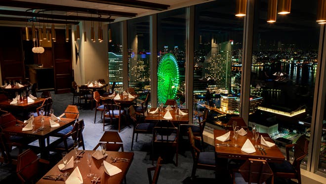 みなとみらい大観覧車〜赤レンガ〜ベイブリッジ一望するレストランの写真1