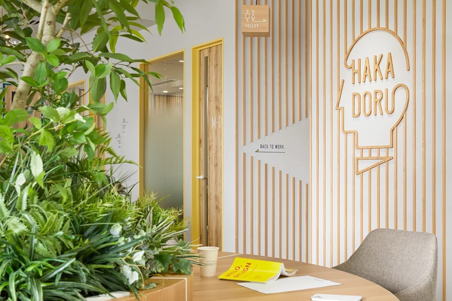 【新宿三丁目駅徒歩30秒】６人用会議室・フリードリンク・WiFi完備・モニター設置済。安心の有人受付。の写真8