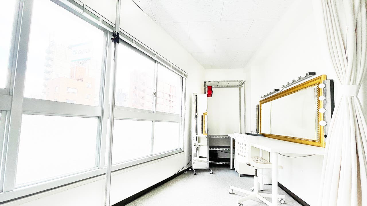 白ホリゾント 自然光本格的写真スタジオ　撮影機材込 六本木駅６番出口徒歩1分の写真6