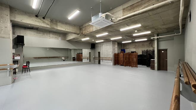 【音響・防音設備あり】新静岡駅から徒歩10分のバレエスタジオ。床面リノリウム、一面鏡張でダンス・ヨガ・ピラティスに最適の写真5