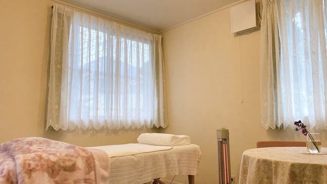 吉祥寺駅徒歩13分🌿日当たり良好♪ヨガ/エステベッド/施術マット/完全プライベート/マッサージ/の写真1