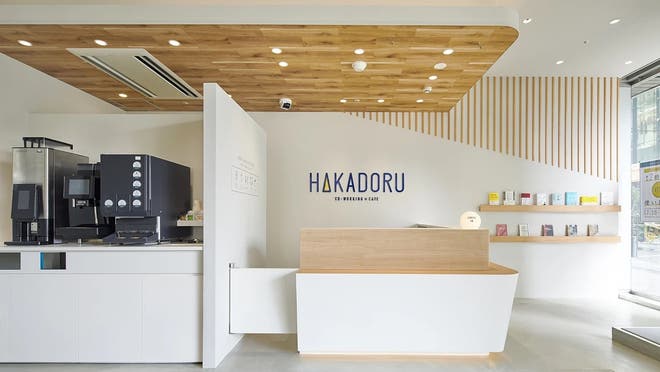 【新宿三丁目駅徒歩30秒】8人用会議室・フリードリンク・WiFi完備・モニター設置済。安心の有人受付の写真2