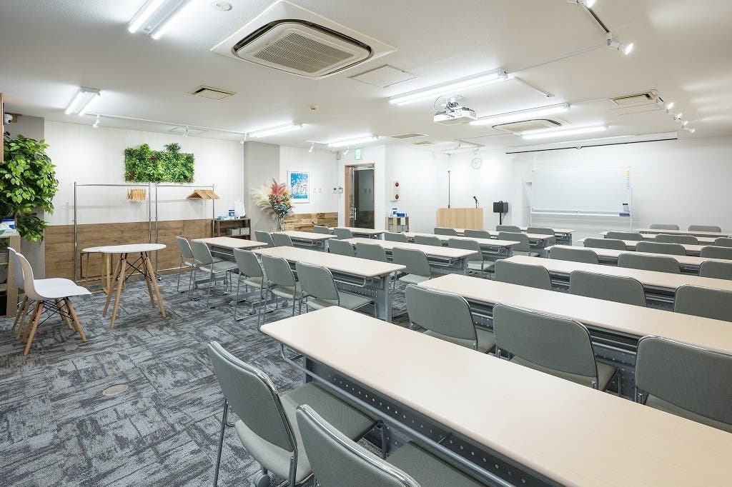 【市ヶ谷・半蔵門・九段下】最大54名収容の綺麗な会議室/会議・研修・イベント・ゲーム会/高速光WIFI/高画質プロジェクターの写真4