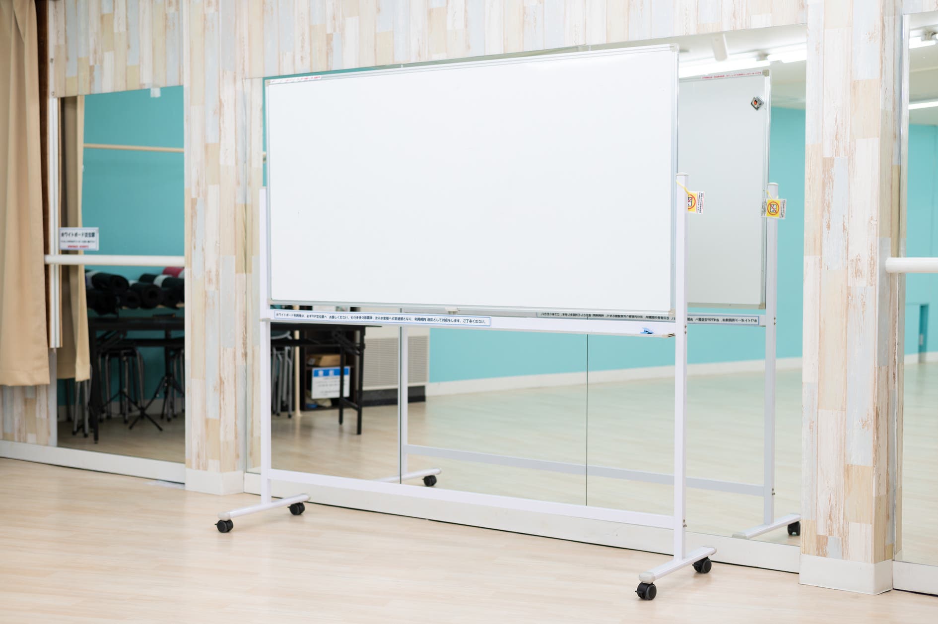 【名古屋駅1km圏内】広々明るい清楚感のある空基調のスタジオスペース！音響・空調・更衣室完備！鏡も三面に設置（名古屋市中村区）の写真7