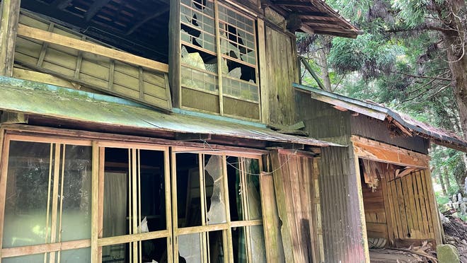 珍しいボロボロな和物廃墟で貸切撮影。テレビやMVロケで人気です。の写真1