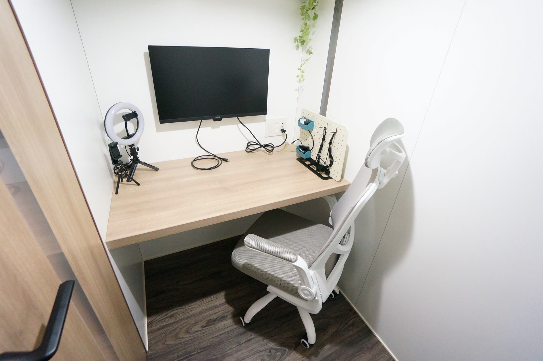 ＜個室型ワークブース鶴見No.6＞京急鶴見駅徒歩2分🚃完全個室⭐️24H⏰Wi-Fi📶モニター🖥️テレワーク/ZOOM/自習の写真4