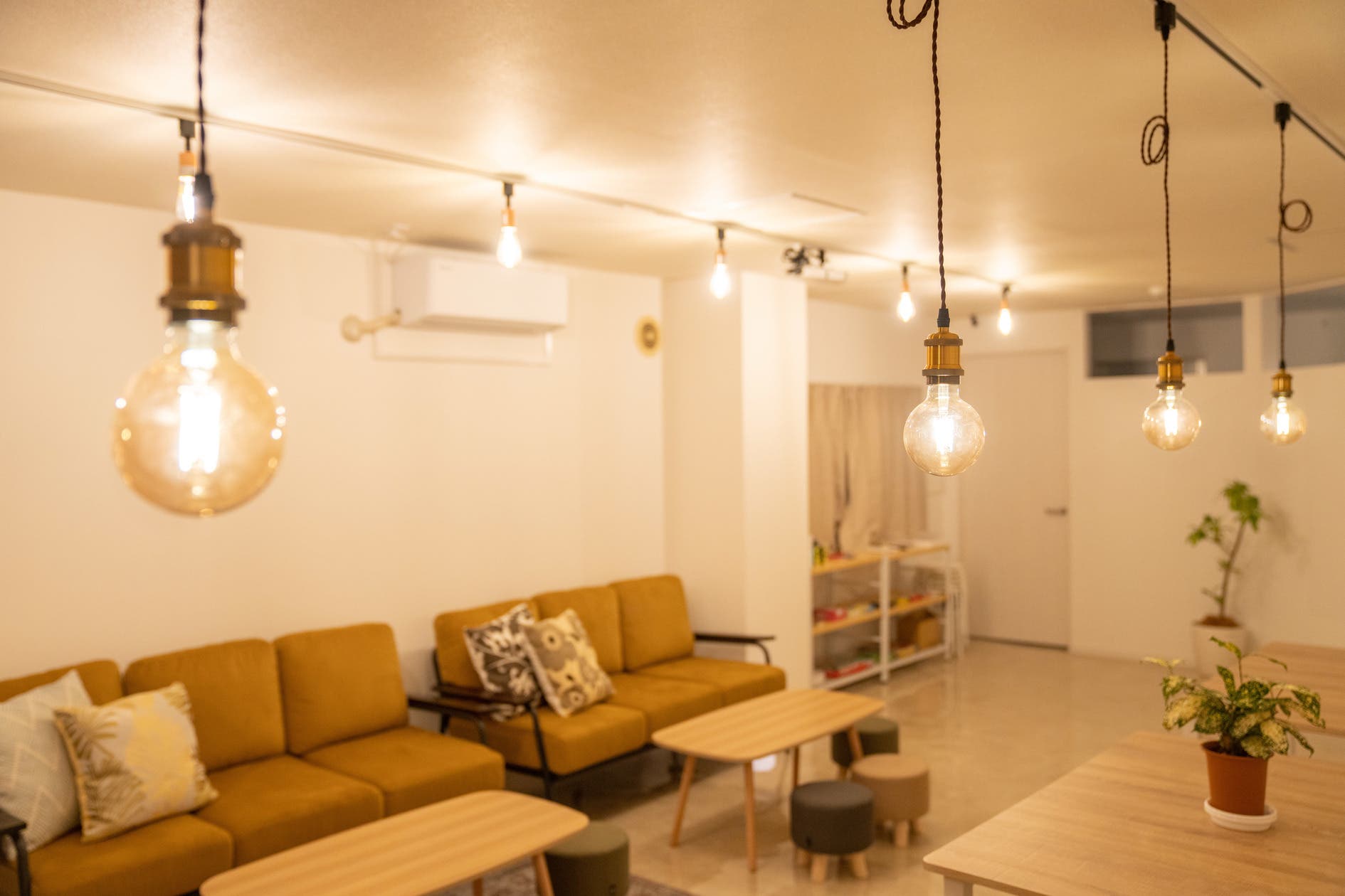 @400円/hほどで1フロア貸切🎉毎回清掃🧹最大40名🙆‍♀広々空間🍷24H🌠120㌅大画面プロジェクター🎥スマホ・PC投影💻の写真13