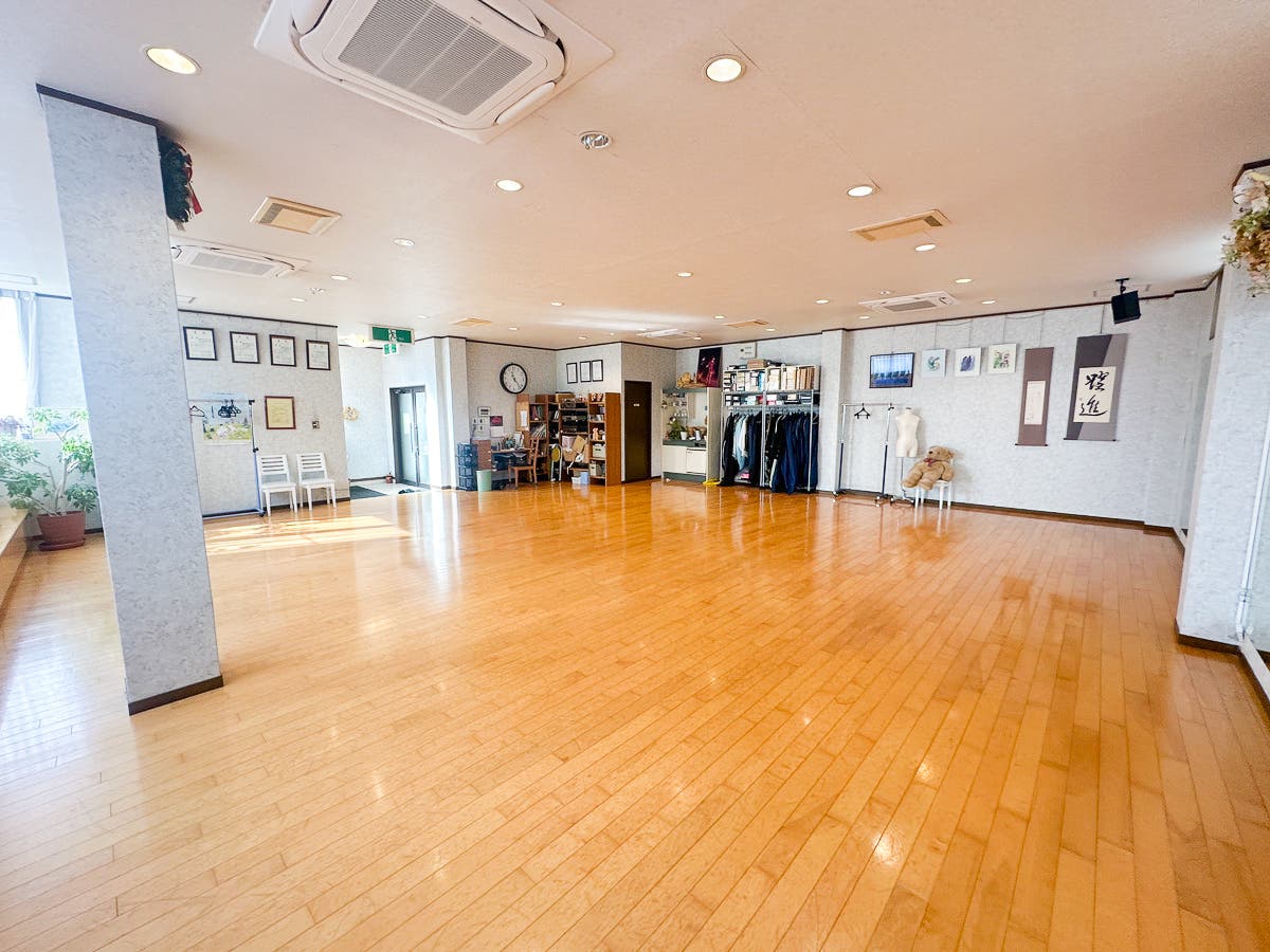 【📣お手頃価格に料金改定】広さ60㎡✨最大20名🙆‍♀️7.4mの大型ミラー完備／ダンス練習に最適❗犬山遊園駅1分🚶‍♀️の写真6
