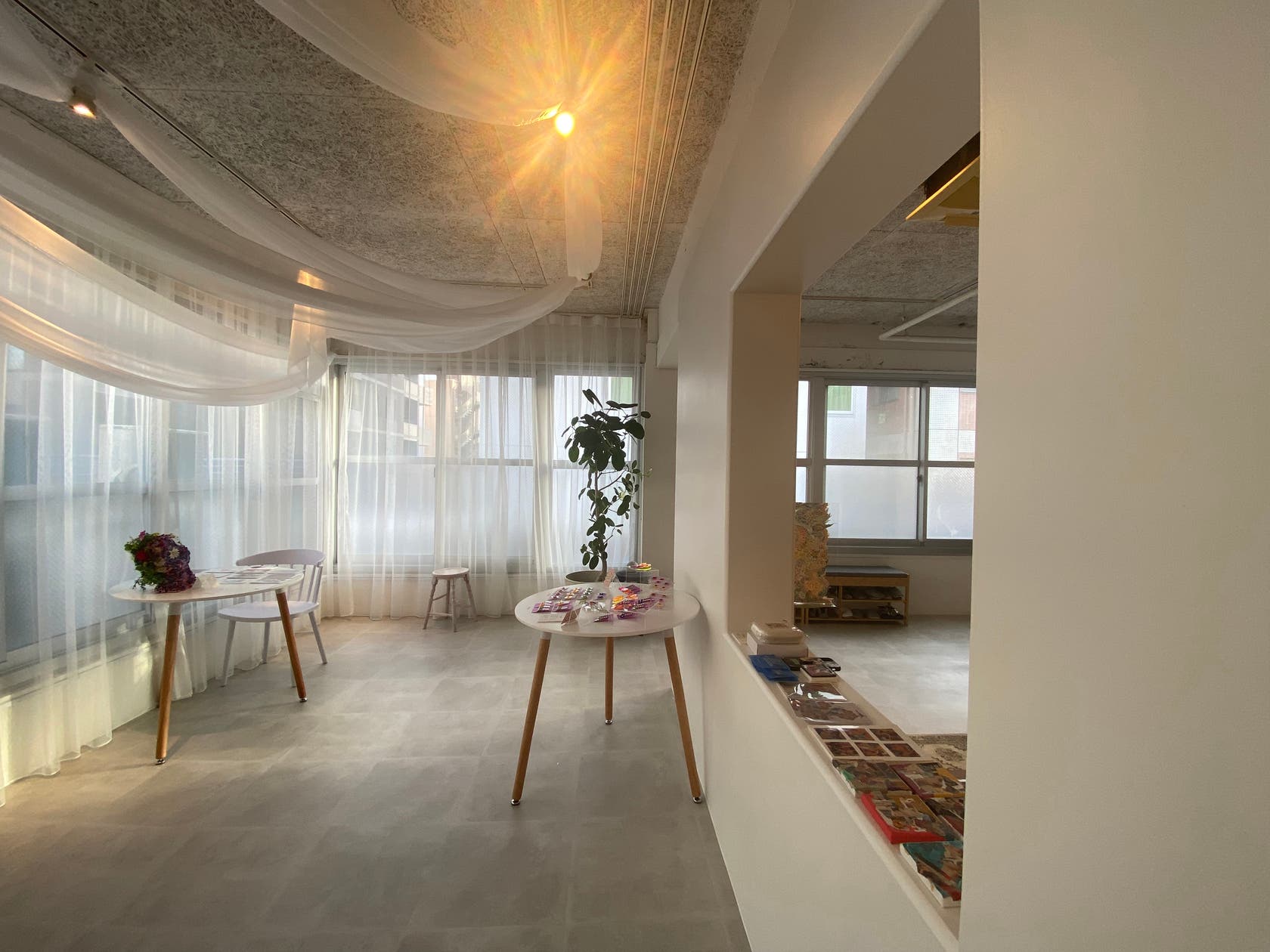 【銀座駅・築地駅徒歩圏内】自然光の入る白を基調としたスペース｜フォトスタジオ・個展・ワークショップ・ポップアップの写真25