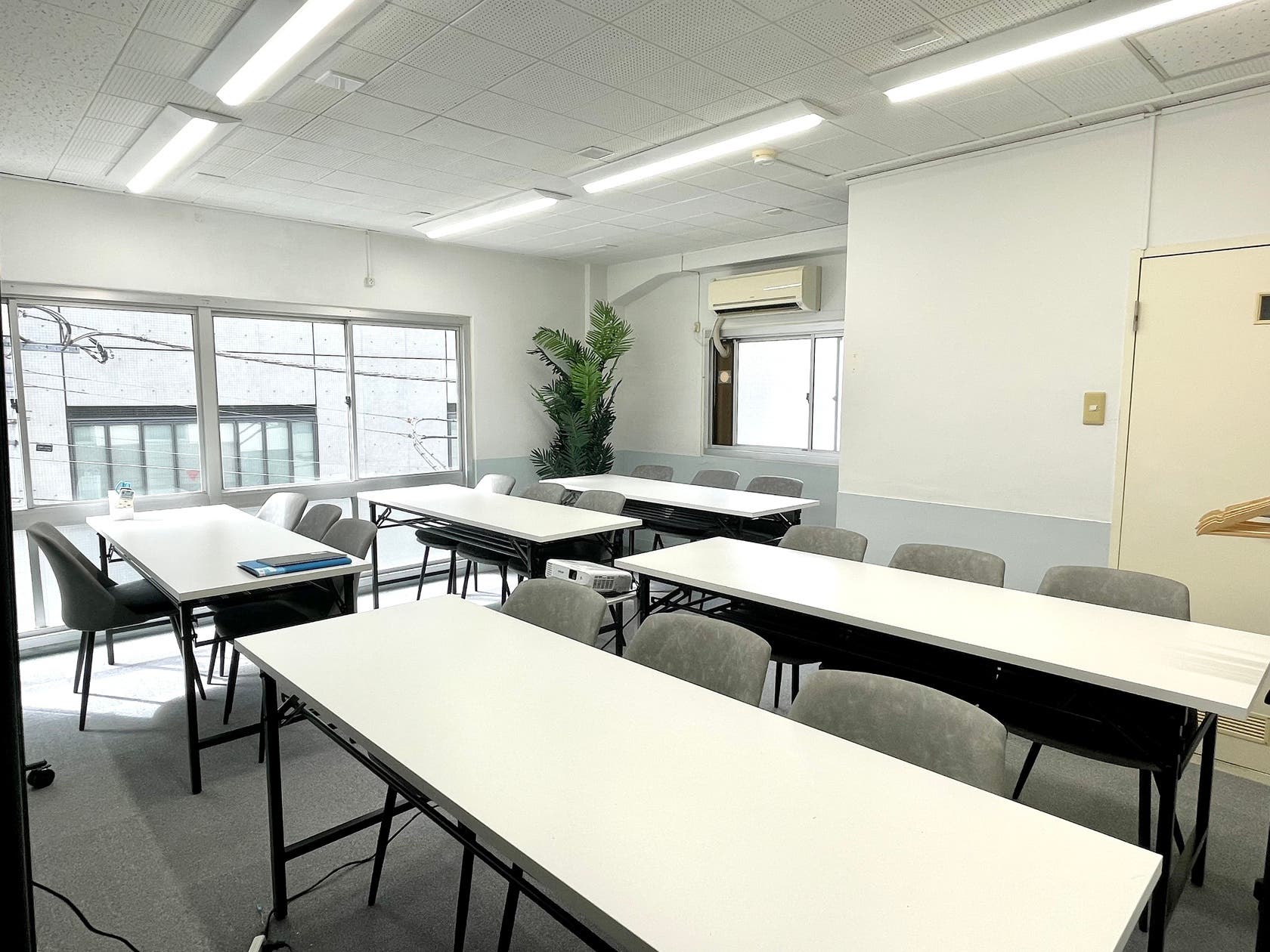 【新宿駅4分】軽食OK🍱会議・懇親会・ボドゲ｜最大16名｜55型TV/光Wi-Fi/土足OK｜プロジェクター有[13]の写真15