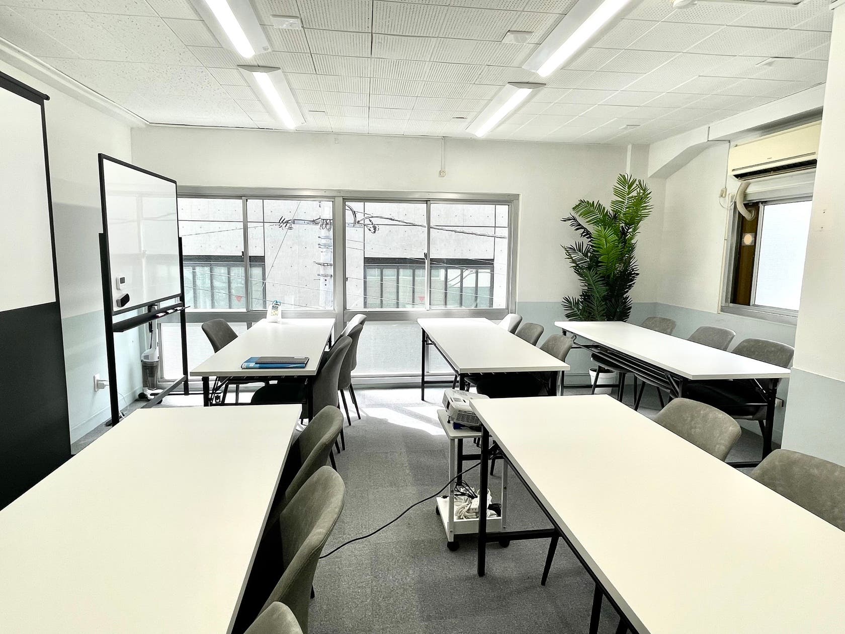 【新宿駅4分】軽食OK🍱会議・懇親会・ボドゲ｜最大16名｜55型TV/光Wi-Fi/土足OK｜プロジェクター有[13]の写真17