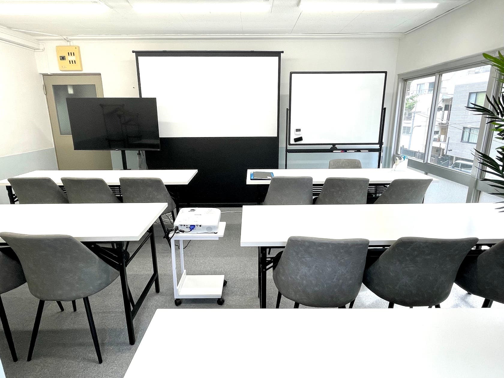 【新宿駅4分】軽食OK🍱会議・懇親会・ボドゲ｜最大16名｜55型TV/光Wi-Fi/土足OK｜プロジェクター有[13]の写真24