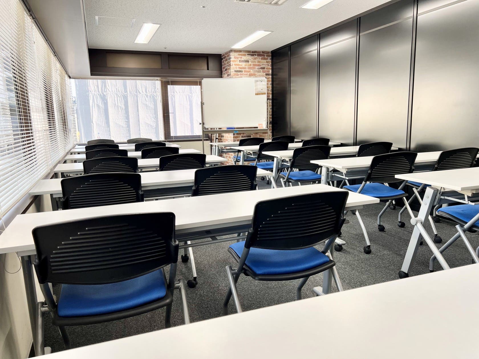 銀座駅徒歩２分　清潔感のあるオフィスで作業＆自習　wi-fi/電源あり（コワーキングフリースペース）の写真6