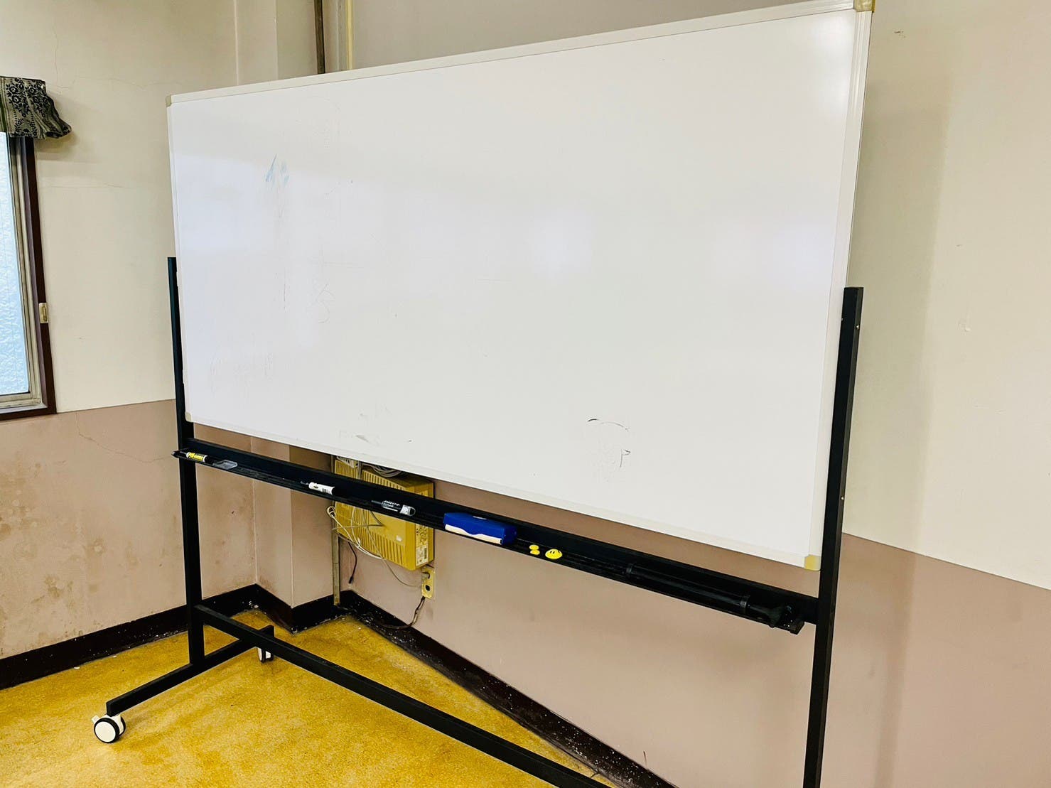 【65インチTV & エアコン、床、LED照明リニューアル👍】踊れる🕺セミナールーム 最大50名 椅子40脚 in 曳舟の写真7