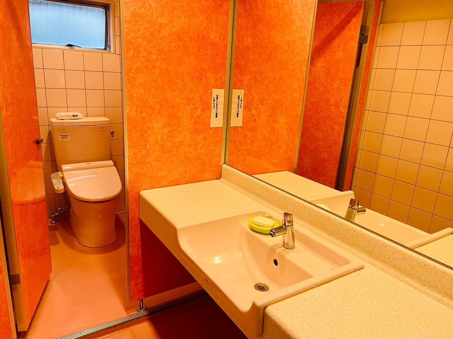 【65インチTV & エアコン、床、LED照明リニューアル👍】踊れる🕺セミナールーム 最大50名 椅子40脚 in 曳舟の写真15