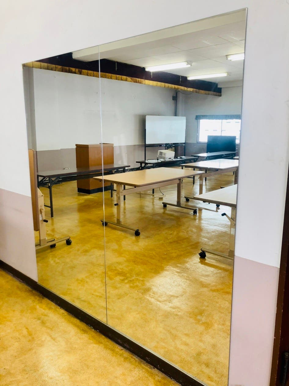 【65インチTV & エアコン、床、LED照明リニューアル👍】踊れる🕺セミナールーム 最大50名 椅子40脚 in 曳舟の写真4