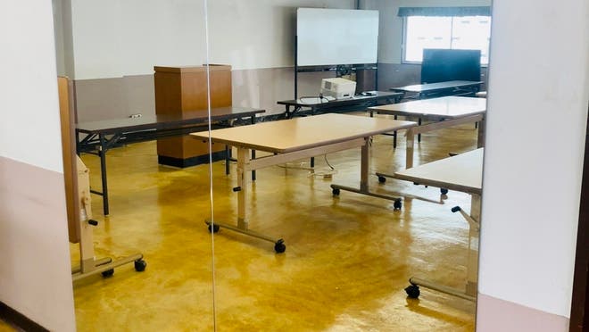 【65インチTV & エアコン、床、LED照明リニューアル👍】踊れる🕺セミナールーム 最大50名 椅子40脚 in 曳舟の写真4