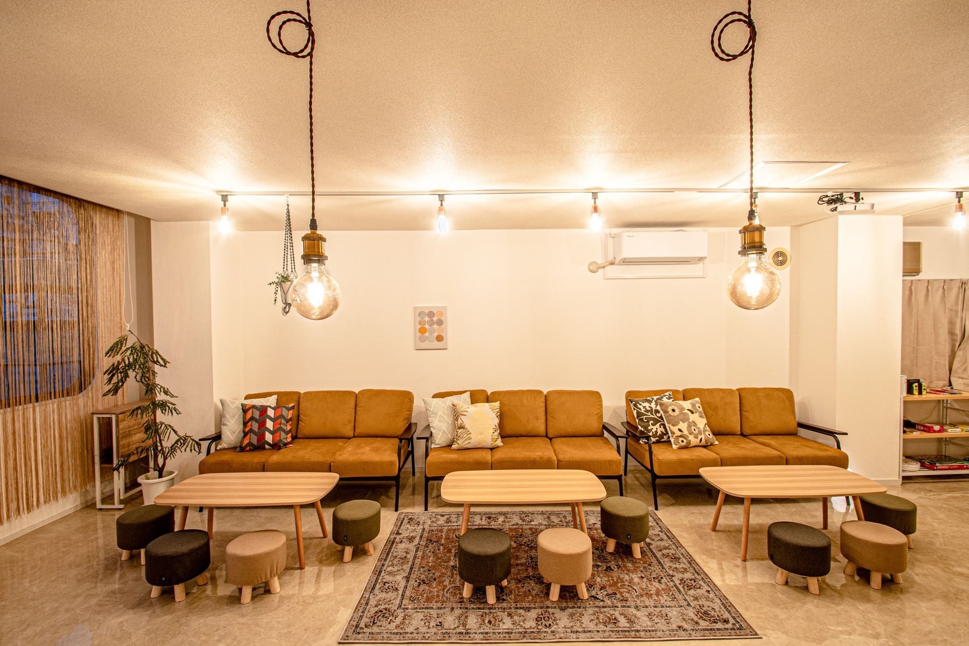 @400円/hほどで1フロア貸切🎉毎回清掃🧹最大40名🙆‍♀広々空間🍷24H🌠120㌅大画面プロジェクター🎥スマホ・PC投影💻の写真12