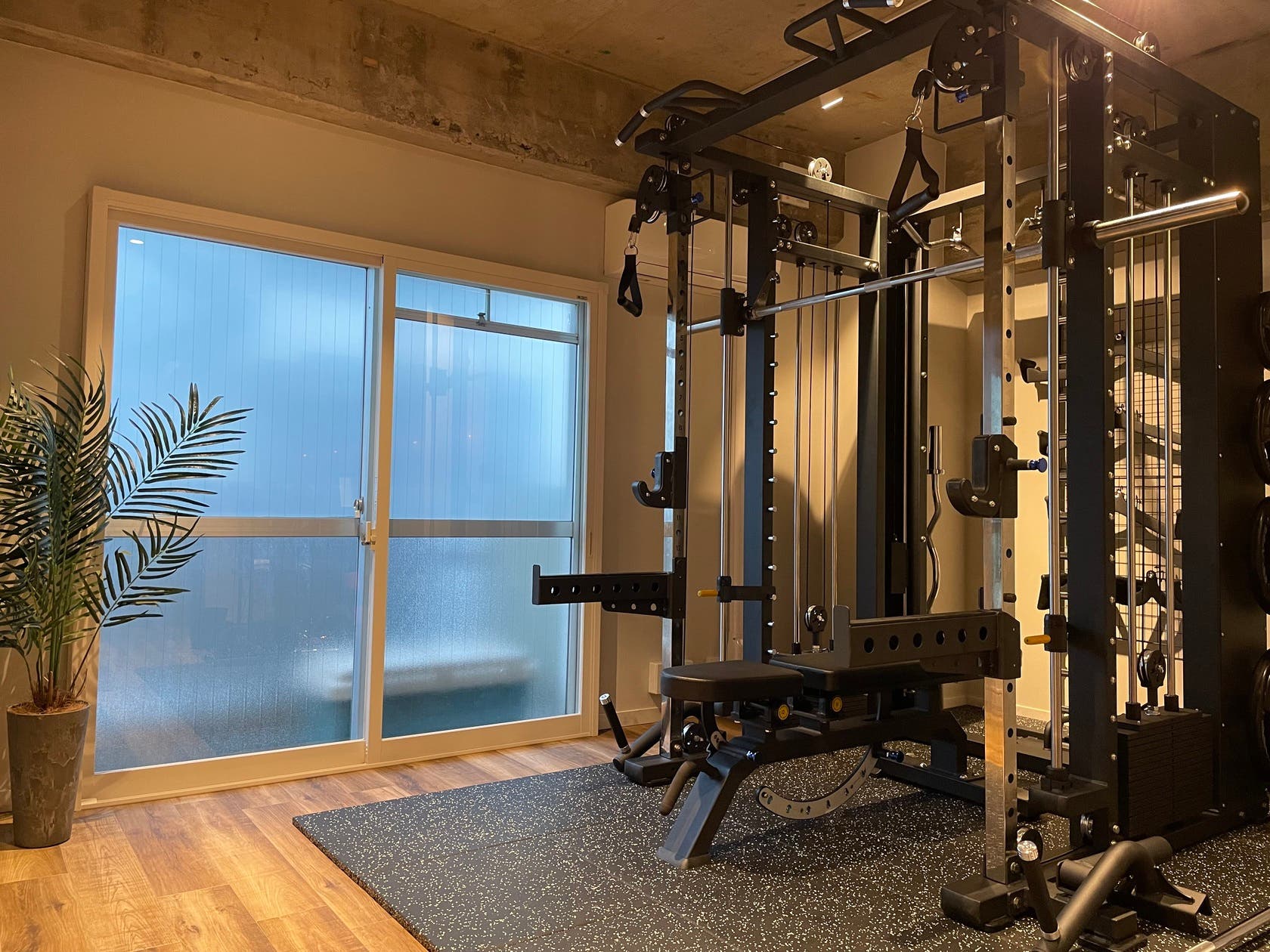 川越駅徒歩4分のレンタルジム！自分時間でトレーニングを！！の写真1