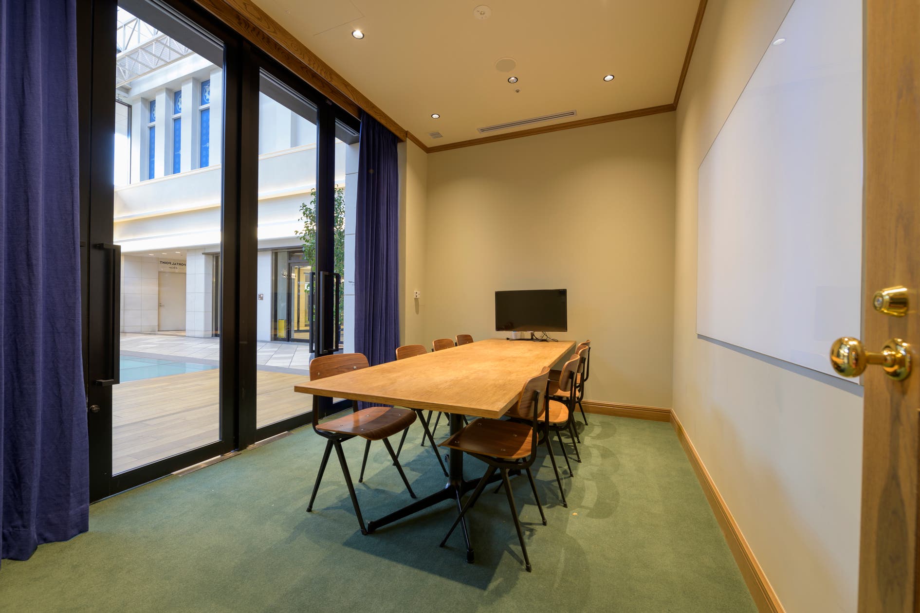 控え室（会議室）の画像1