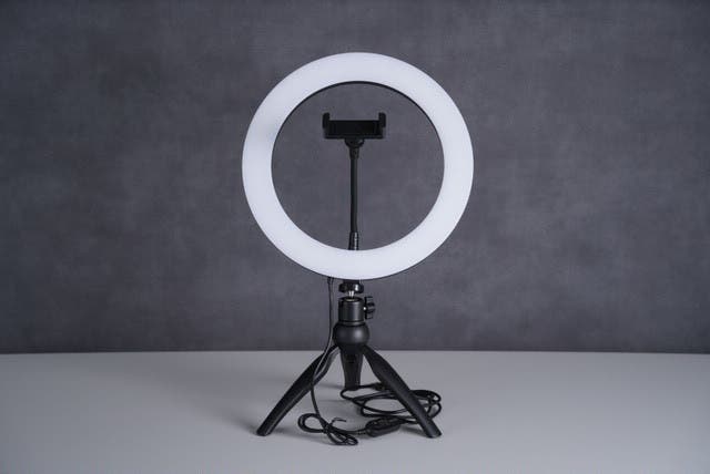 無料貸し出し　⑦撮影用リングライト（スマホホルダー内蔵三色モード）の画像1