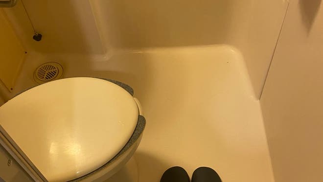 新宿御苑前駅から徒歩2分の広々貸し会議室☆プロジェクター無料☆高速インターネット光でリモートワーク最適!の写真9