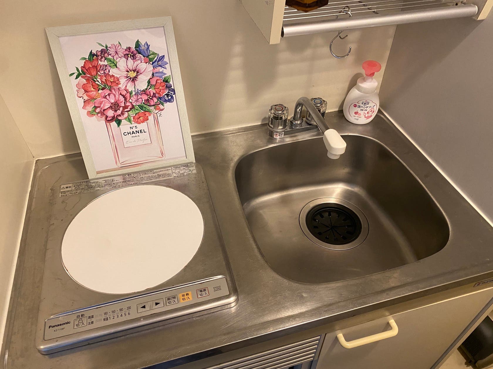 新宿御苑前駅から徒歩2分の広々貸し会議室☆プロジェクター無料☆高速インターネット光でリモートワーク最適！の写真10