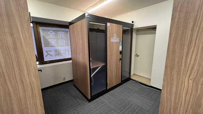 <RemoteworkBOX 共新ビル店【No.1】>完全個室⭐️Wi-Fi無料!/2時間以上の利用でお得!の写真3