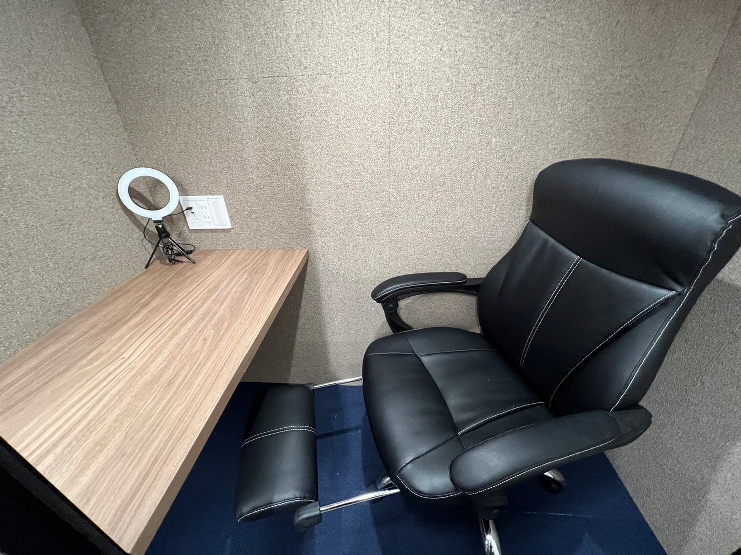 ＜RemoteworkBOX 共新ビル店【No.3】＞完全個室⭐️Wi-Fi無料！/2時間以上の利用でお得！の写真2