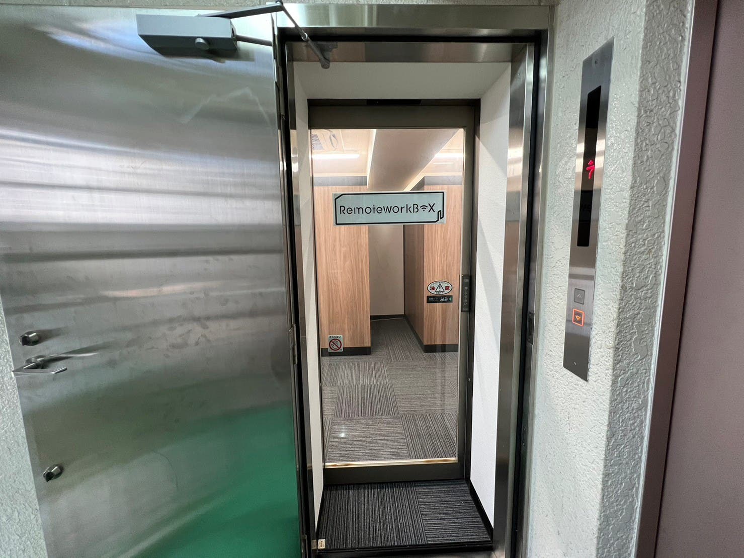  ＜RemoteworkBOX 共新ビル店【No.6】＞完全個室⭐️Wi-Fi無料！/2時間以上の利用でお得！の写真4