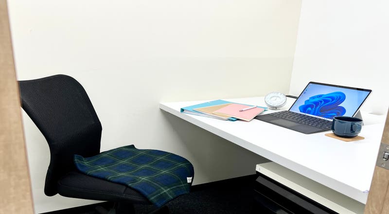1名用広々半個室１ (モニターなし)　PC作業/Web会議/ちょっとした休憩など　※完全個室ではありません※