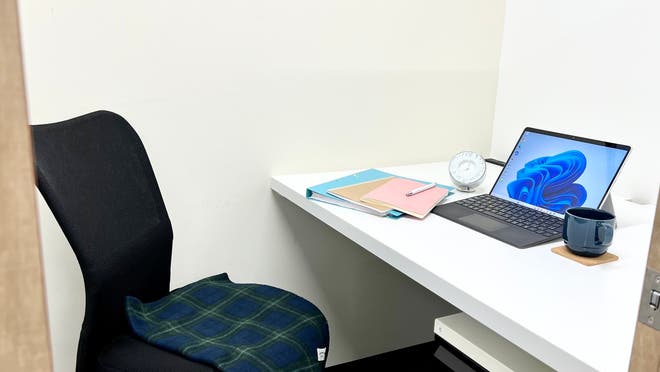 1名用広々個室1 (モニターなし) PC作業/Web会議/ちょっとした休憩など ※完全個室ではありません※の写真1