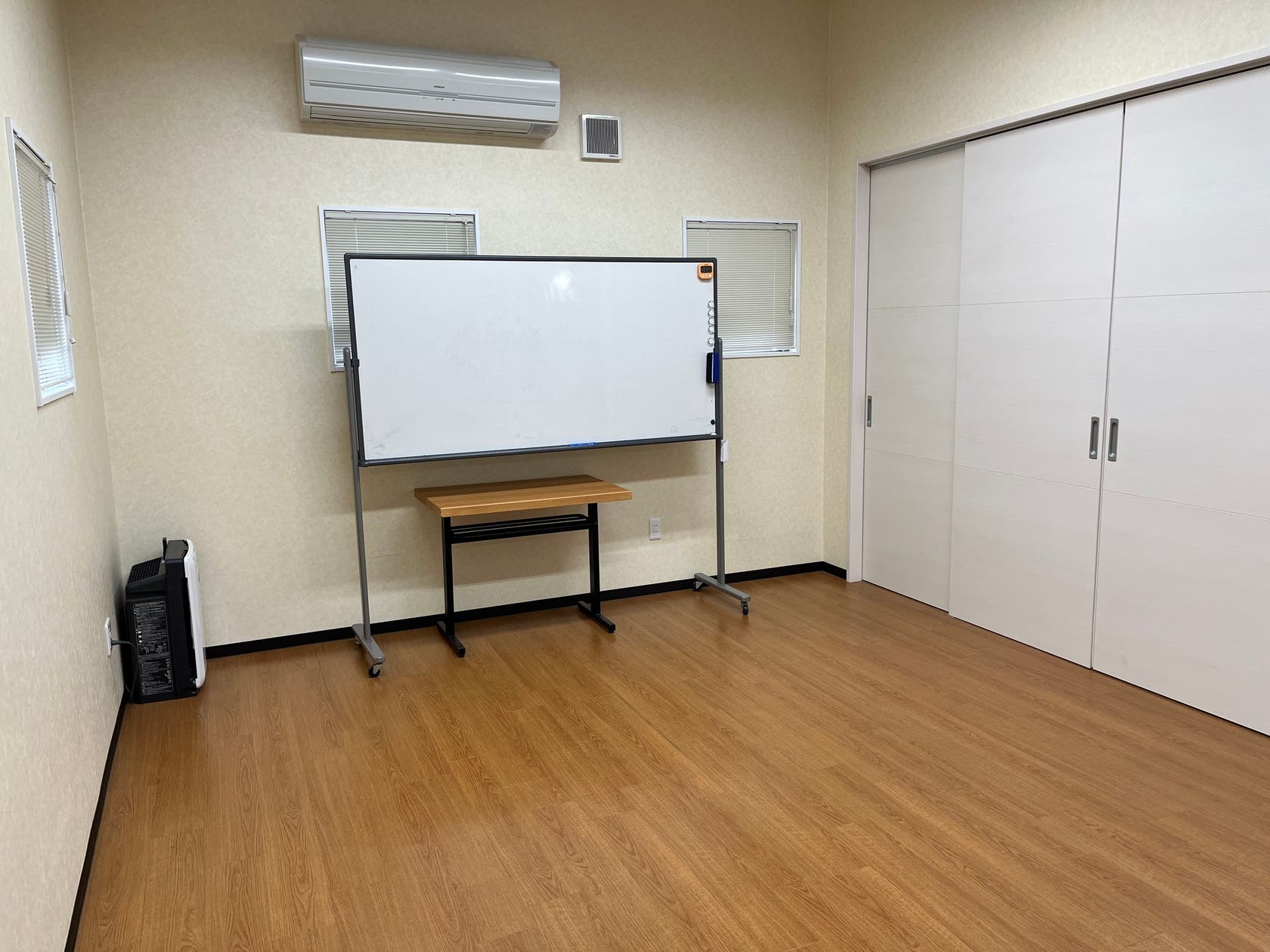 広い無料駐車場併設!【Room B 10名程度のご利用に】教室・会議・会合・勉強会に! /レビューを書いて割引!の写真5