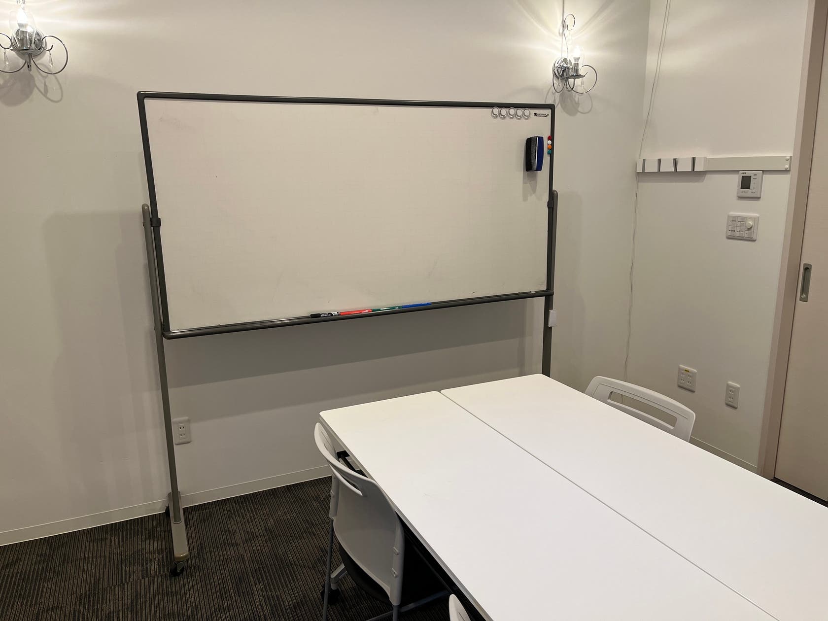 広い無料駐車場併設!【Room C 1～6名位のご利用に】面談・就職面接・勉強会・ヨガに! /レビューを書いて割引!の写真5