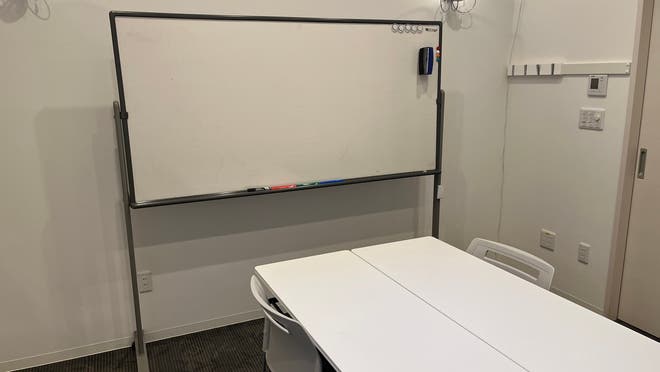 広い無料駐車場併設!【Room C 1~6名位のご利用に】面談・就職面接・勉強会・ヨガに! /レビューを書いて割引!の写真5