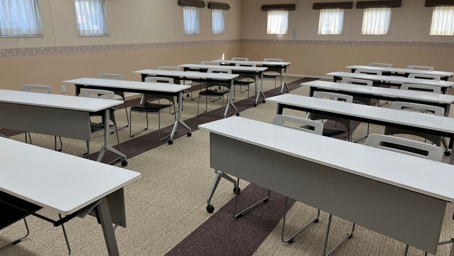 広い無料駐車場併設!【Room A 40名程度のご利用に】 教室・会議・会合・ワークショップ・ヨガ他 /レビューを書いて割引!の写真4