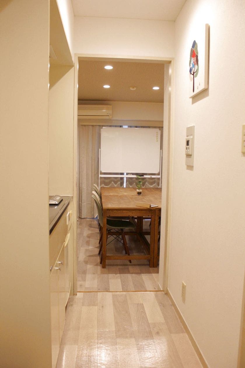 【公式予約】川越駅3分☆最大10名｜木のぬくもり感じる落ち着いた個室｜無料WiFi・モニター・ホワイトボード会議｜面談・面接｜の写真6