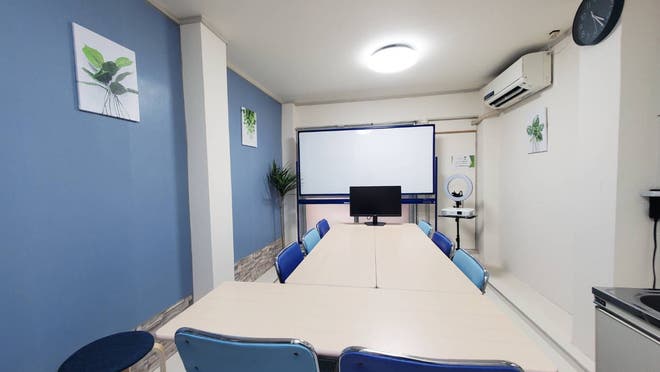 《301》飲食OK/なんば駅31番出口40秒/最大12名/設備無料/光Wifi/リングライト/テレワークの写真1