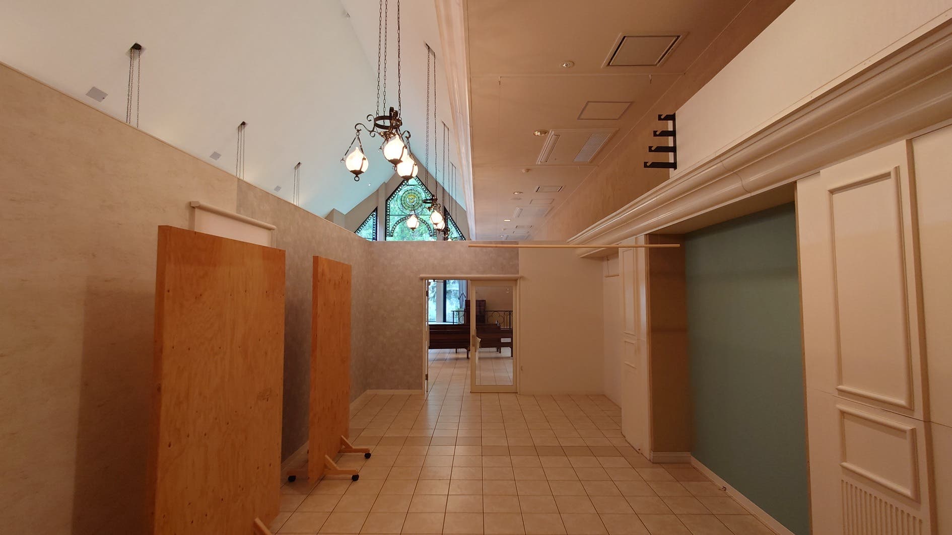 佐野市奈良渕町にある元結婚式場の教会　多目的スペース　の写真7