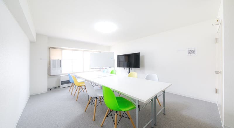 ＜カラフル会議室🌈大通＞⭐️ちょうどいい料金⭐️広く(28㎡)明るいお部屋で快適に⭐️ 設備充実⭐️前日ｷｬﾝｾﾙOK