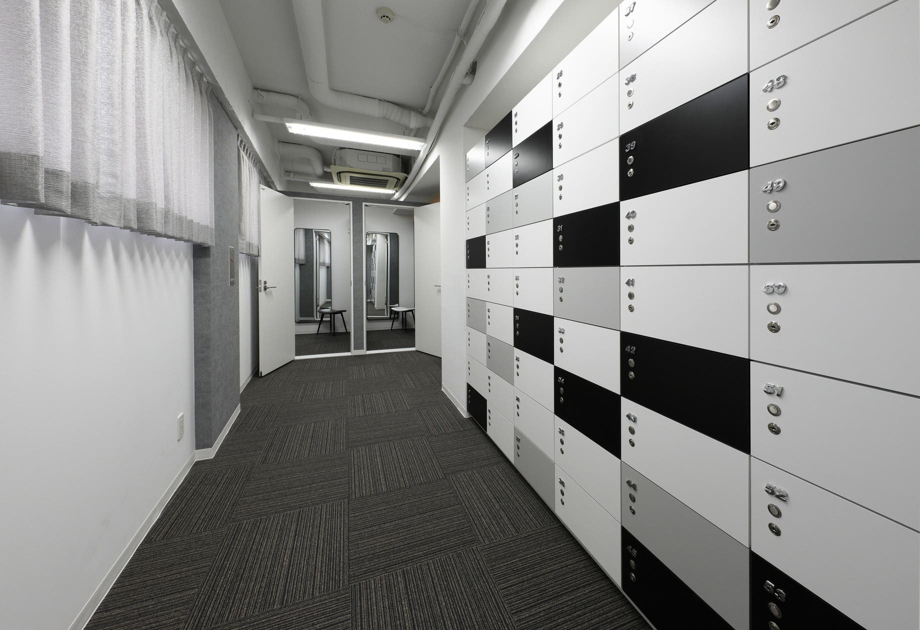 日比谷線六本木駅から徒歩７分、都内最大級のダンスフロア。最大120名収容。Wi-Fiあり。の写真4