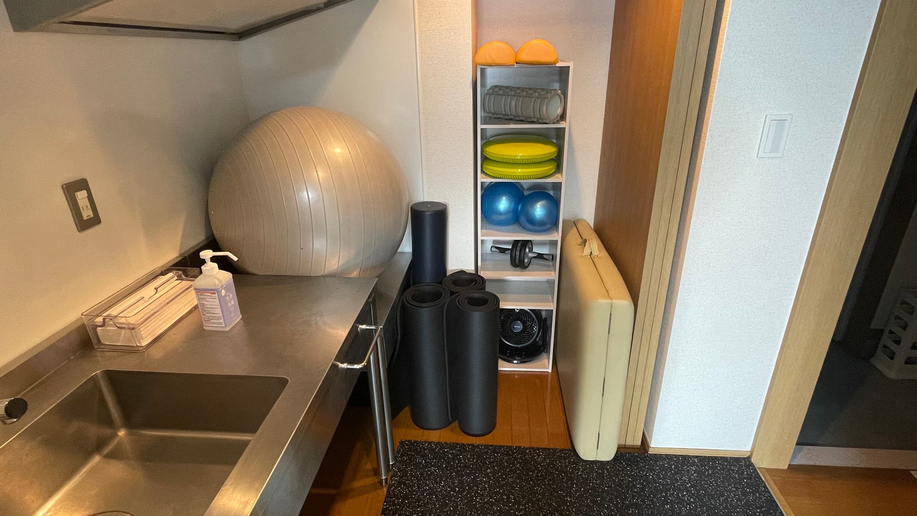 溝の口駅１分👋手ぶらでOK　👕無料貸し出しウエア・ソックス・シューズ・タオル有り　レンタルジムの写真8