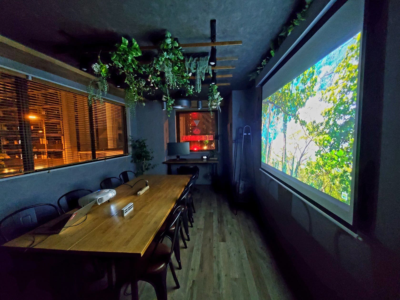 【カフェ風】充実設備🚃北浜5分👢土足OK✨光&有線LAN🪞ミラー🎥プロジェクタ☀二面採光🖥️モニター4台【会議室】の写真18