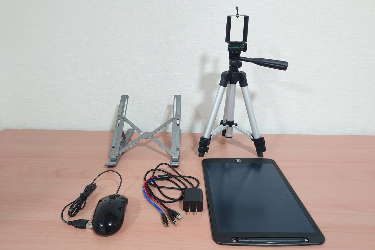 阪急京都線正雀駅徒歩5分 駅近１階 完全個室 wifi web会議・面接 家庭教師 サロン ボドゲ・マダミス 販売  撮影の写真2