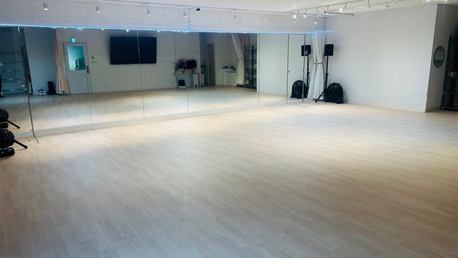 黄金町駅から徒歩3分、75㎡、社交ダンス、バレエ、ヨガ、セミナー・会議、wifi有、飲食可、巨大モニターありの写真5